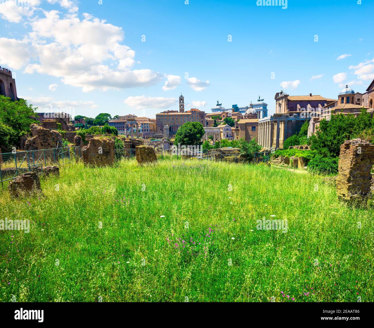 Ruined roman hi-res stock photography and images - Alamy