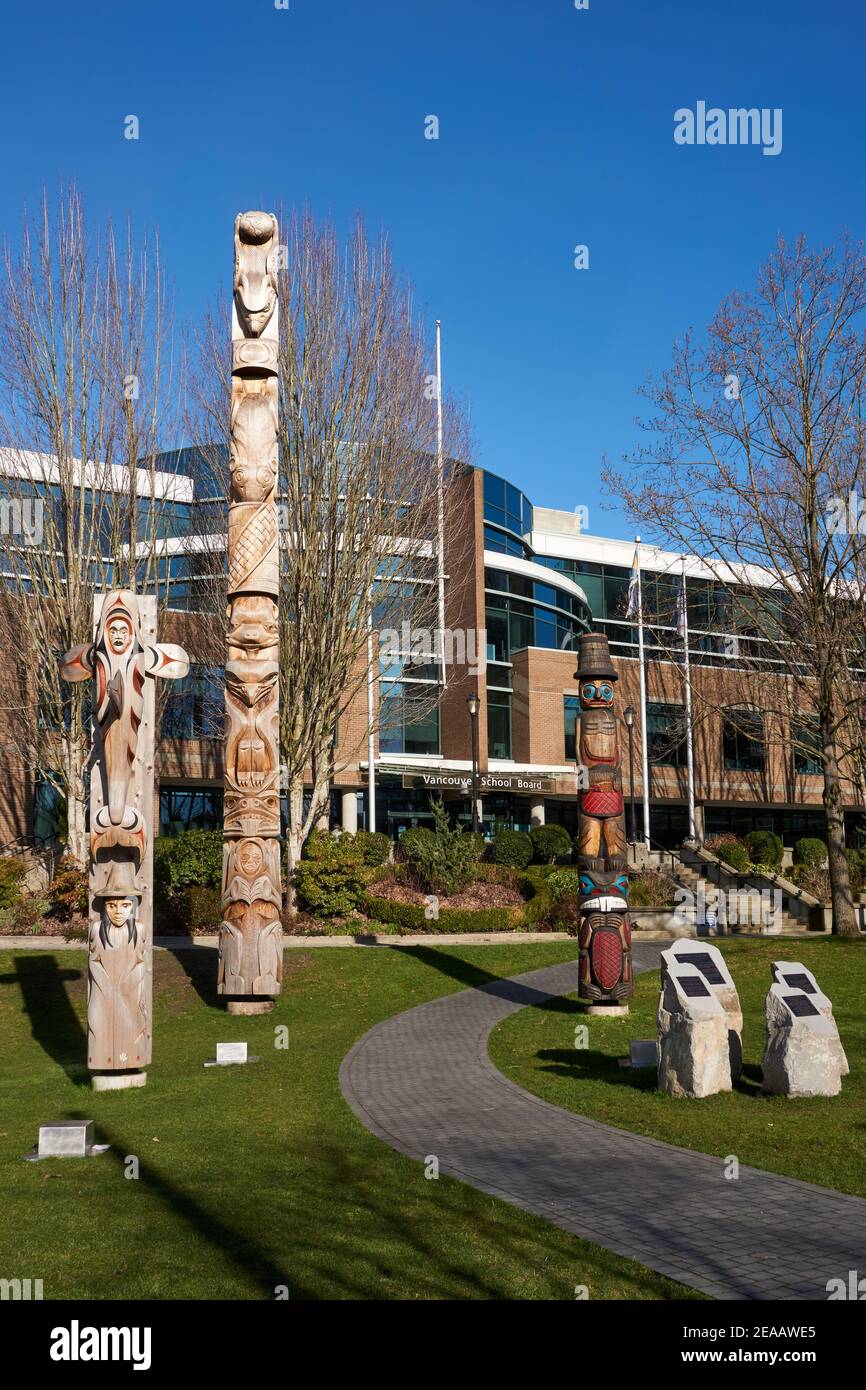 Aboriginal totem pole hi-res stock photography and images - Alamy