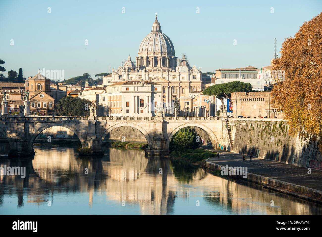 St peters basilica with arch bridge on the tiber hi-res stock ...