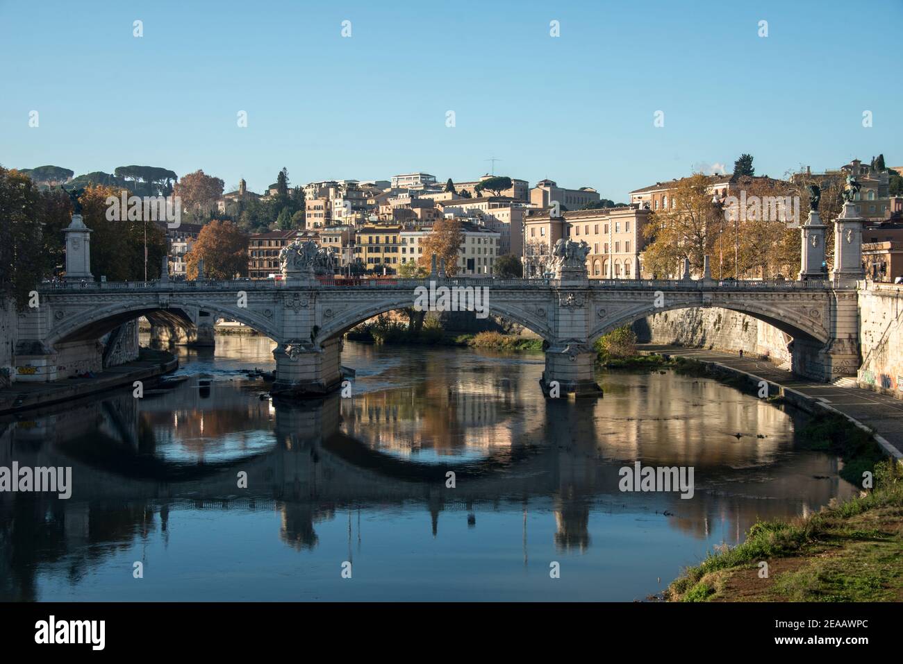 Arch bridge on the Tiber, Rome Stock Photo - Alamy