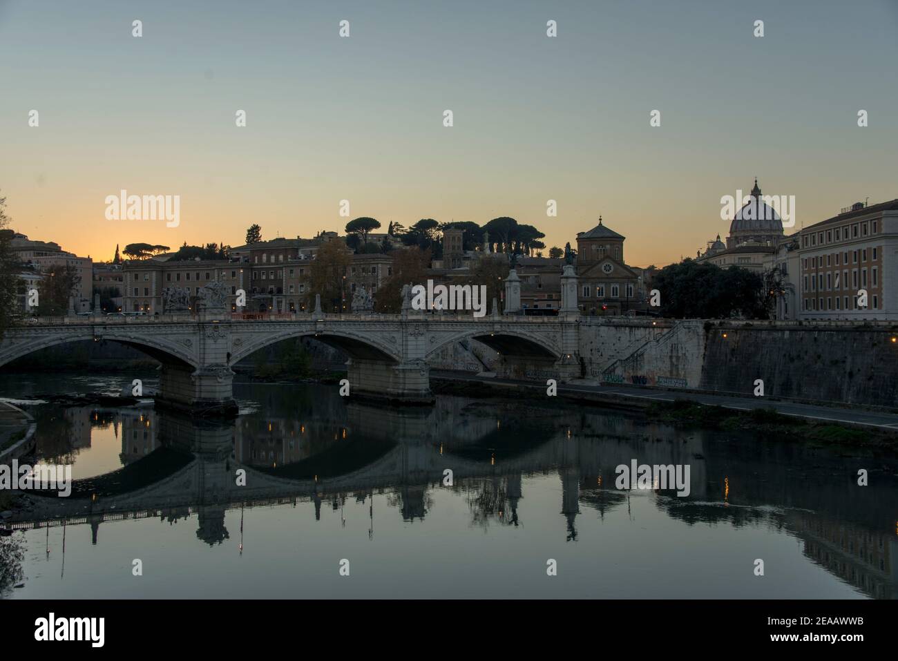 Arch bridge on the Tiber, Rome Stock Photo - Alamy