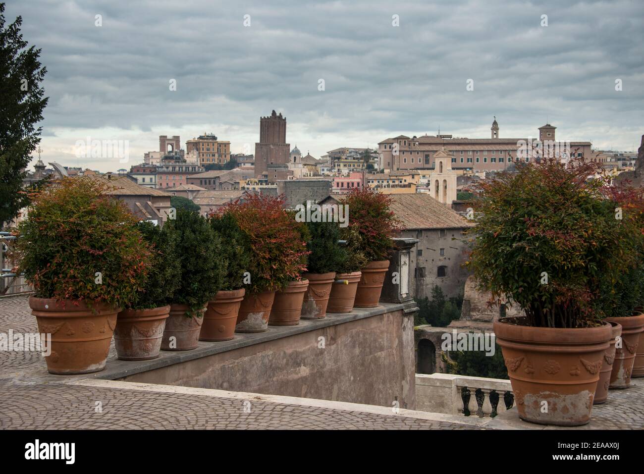 Terracotta pots hi-res stock photography and images - Alamy