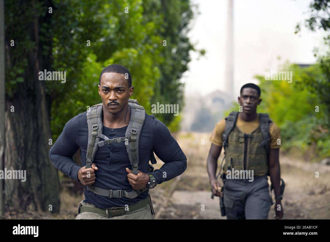 OUTSIDE THE WIRE, from left: Anthony Mackie, Damson Idris, 2021. ph ...