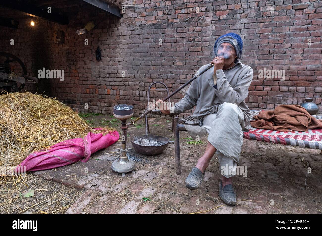 Farmer Smoking Hookah, Rural Life, Punjab, Pakistan Stock Photo - Alamy