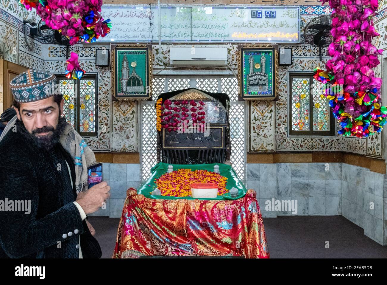 Sufi Shrine of Baba Bulleh Shah, Kasur, Punjab, Pakistan Stock Photo ...