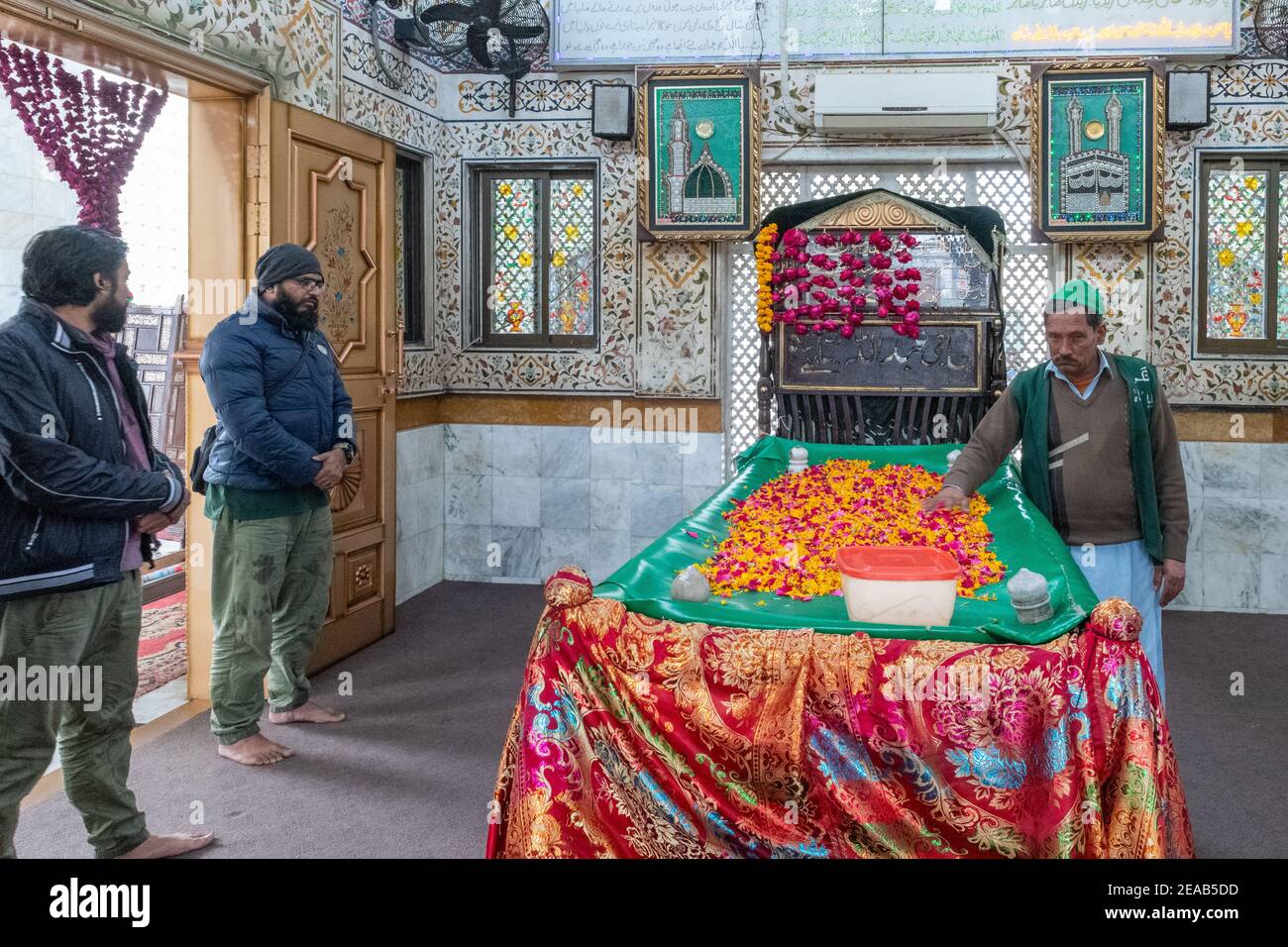 Sufi Shrine of Baba Bulleh Shah, Kasur, Punjab, Pakistan Stock Photo ...