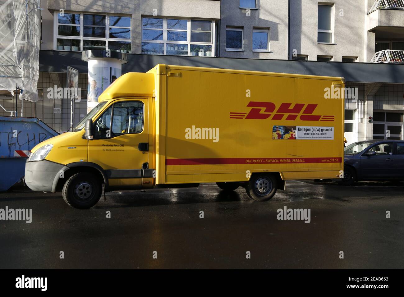 Parcel van hi-res stock photography and images - Alamy