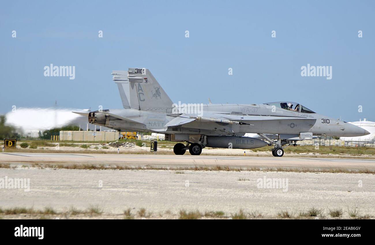 Fly fight win hi-res stock photography and images - Alamy