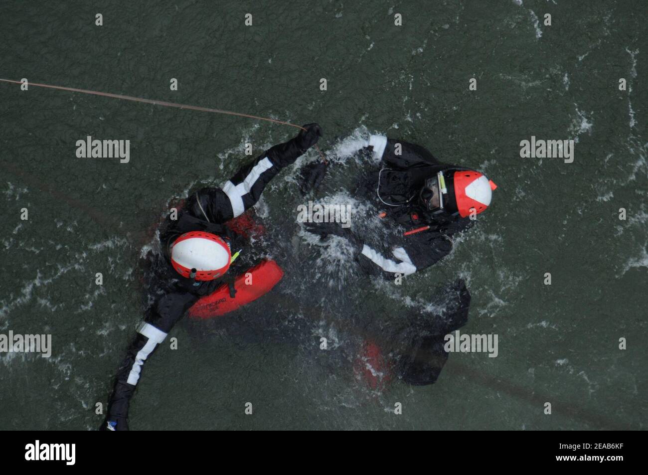 Naval aircrewmen assigned to Helicopter Sea Combat Squadron (HSC) 9 ...