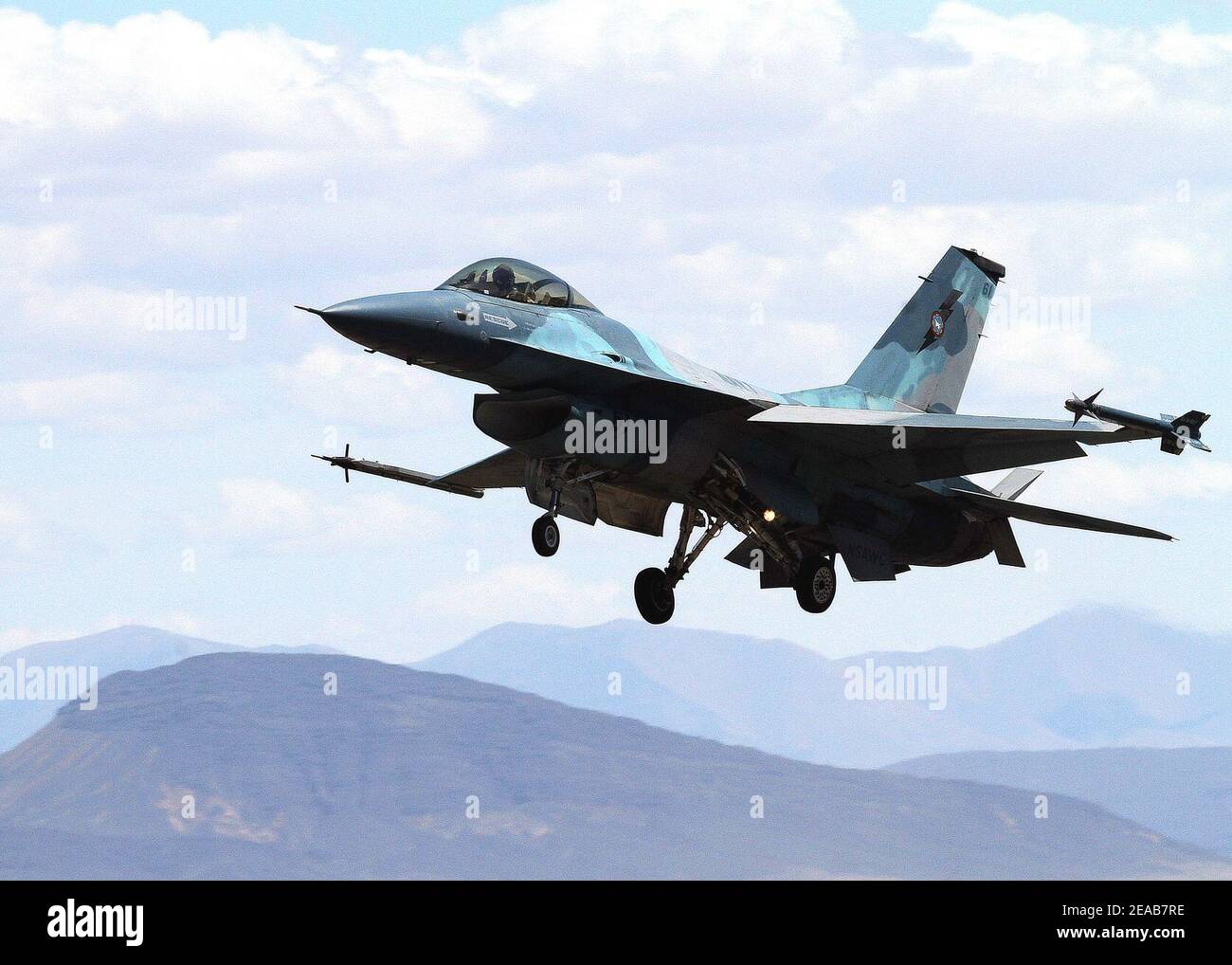 Naval Strike and Air Warfare Center F-16 Viper lands at NAS Fallon in ...
