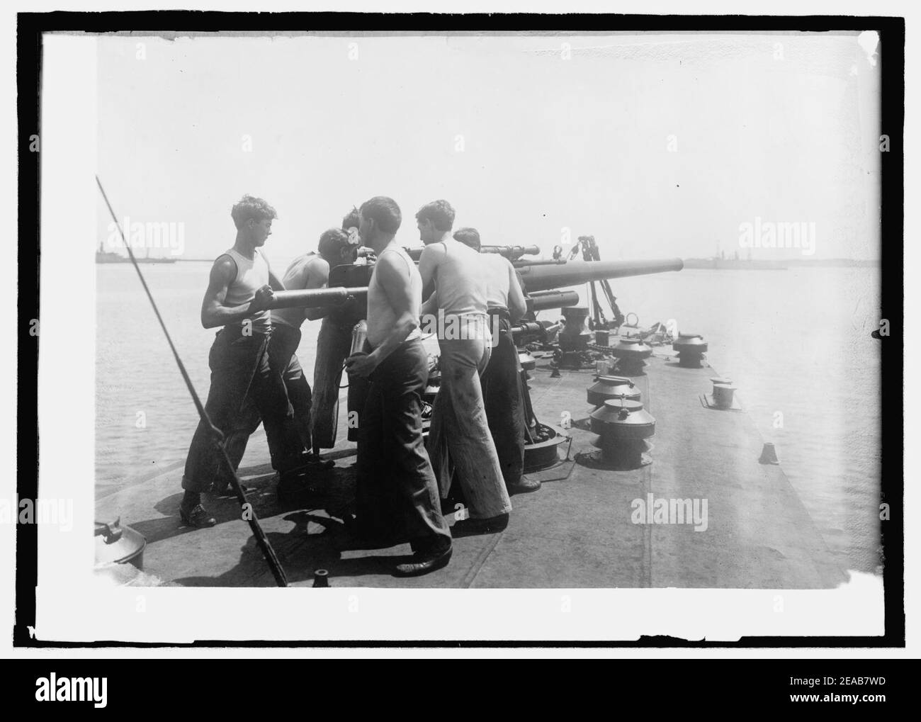 Naval training station, Newport, forward deck ''Smith'' Stock Photo - Alamy