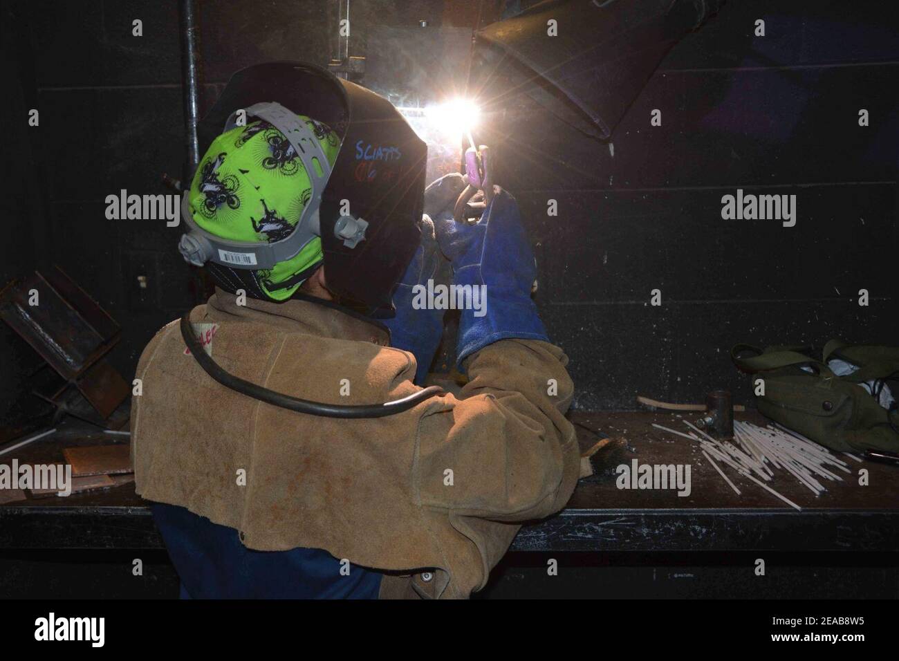 Welding students hi-res stock photography and images - Alamy