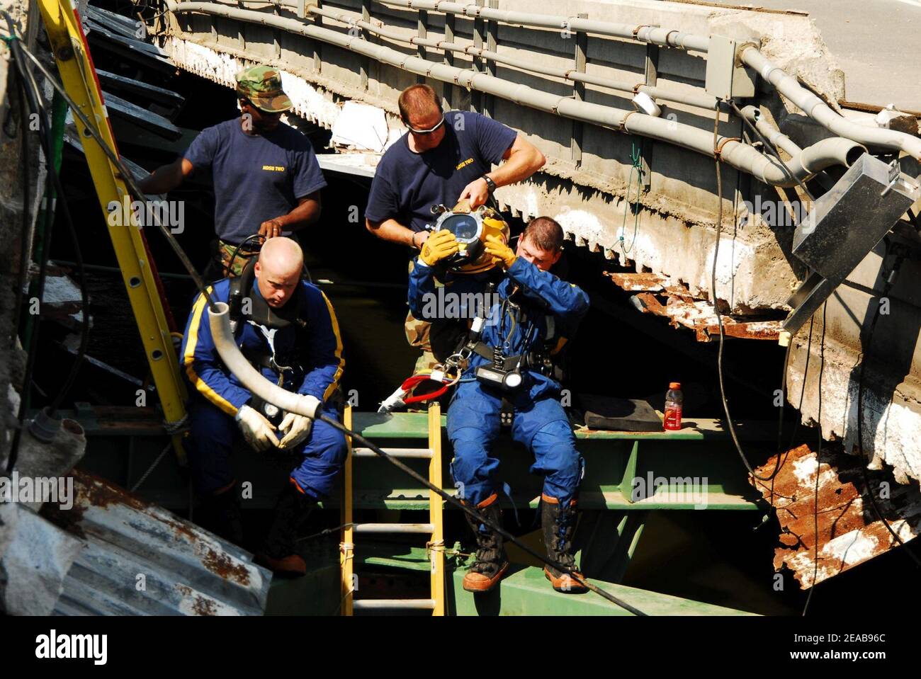 Navy at I-35 Bridge Collapse Stock Photo - Alamy