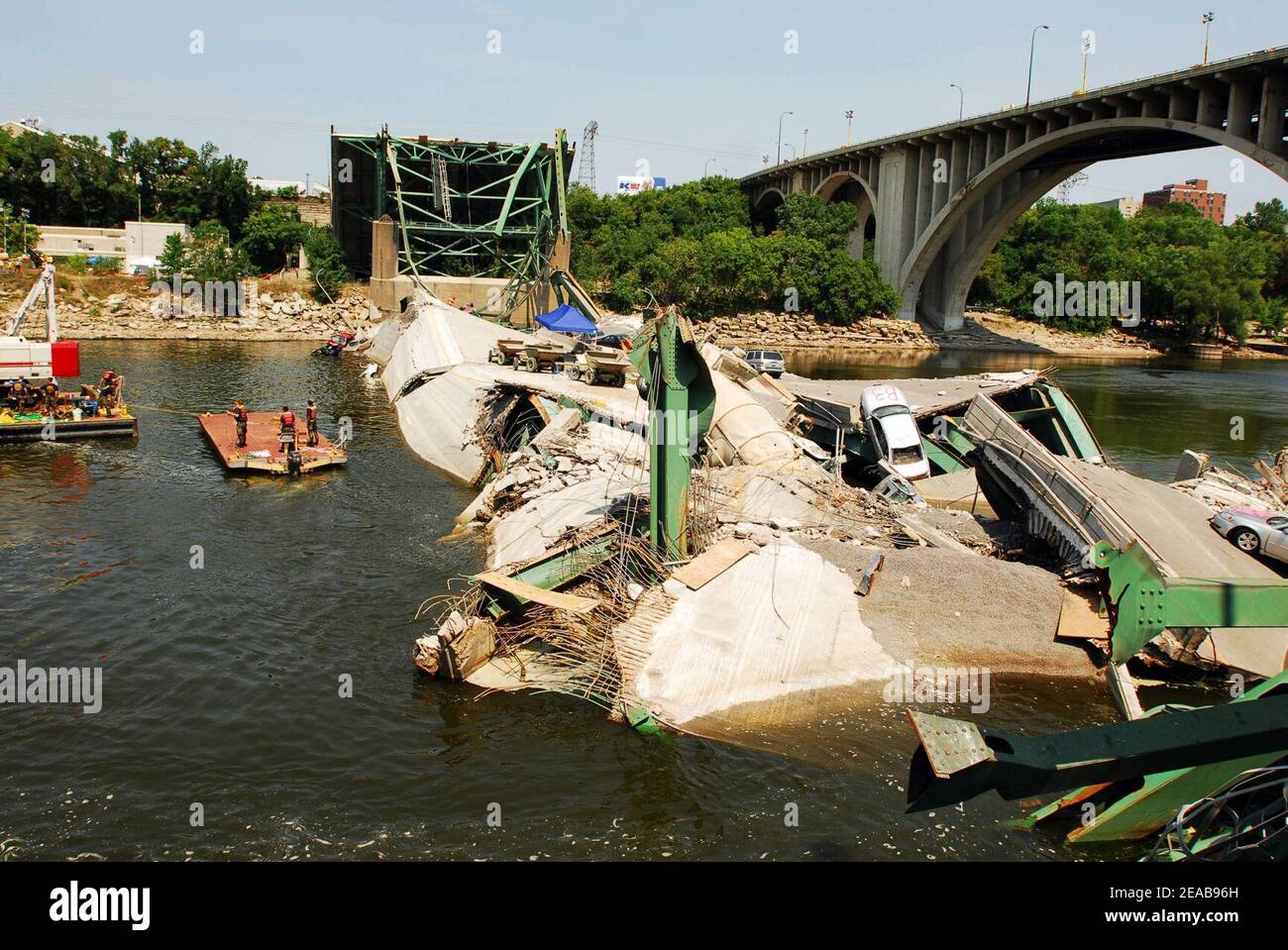 Navy at I-35 Bridge Collapse Stock Photo - Alamy