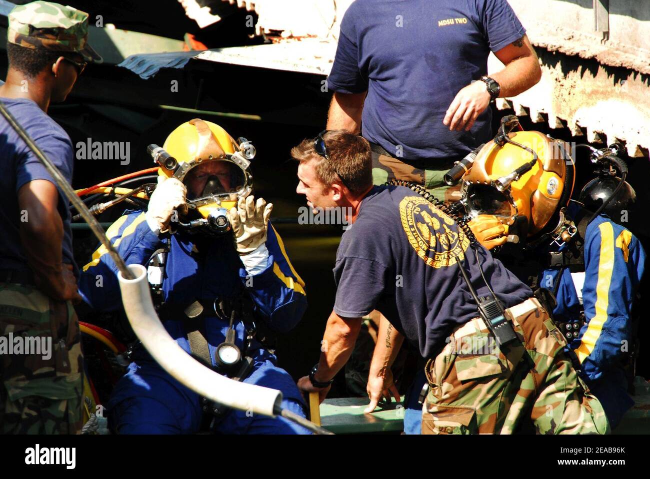 Collapse of i 35 bridge hi-res stock photography and images - Alamy