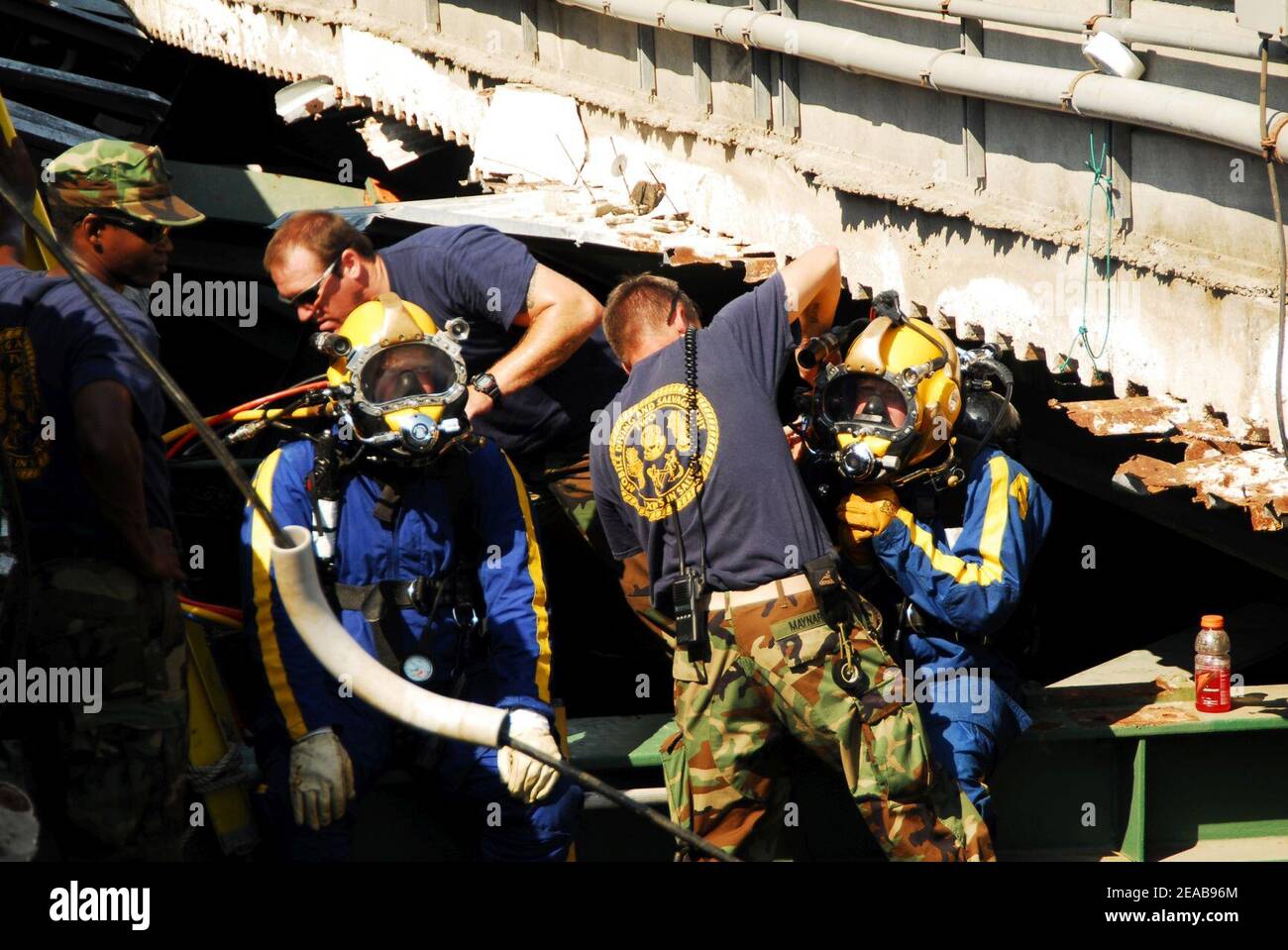 Navy at I-35 Bridge Collapse Stock Photo - Alamy