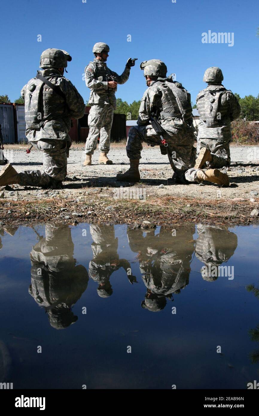 Navy and US Coast Guard Personnel Perform Unit Collective Tasks 101018 ...