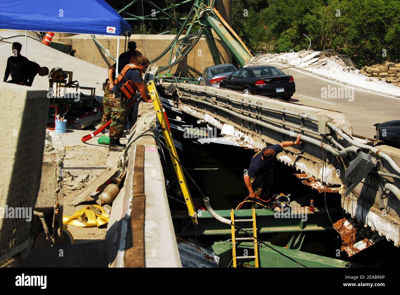 Navy at I-35 Bridge Collapse Stock Photo - Alamy