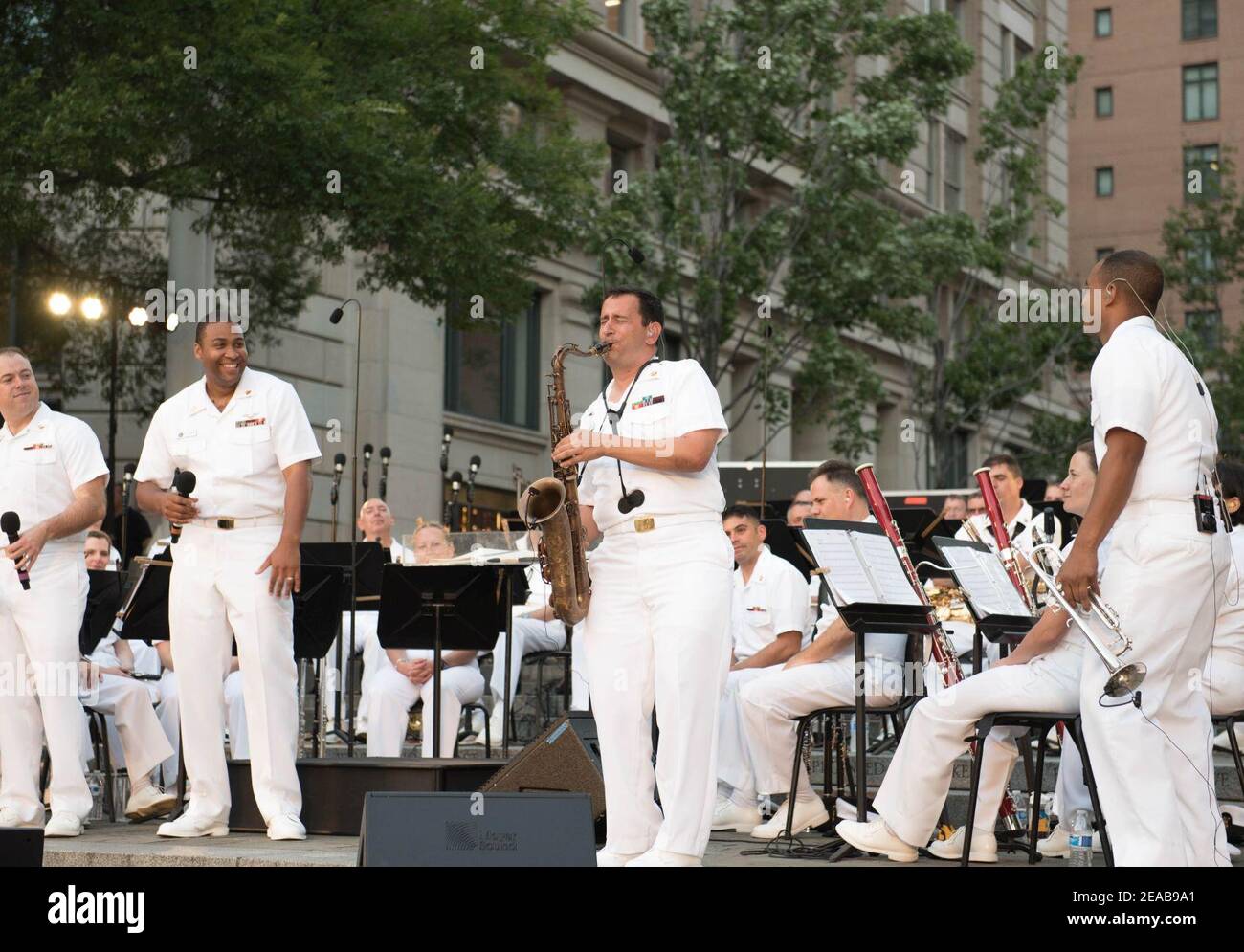 Concert on the avenue hi-res stock photography and images - Alamy