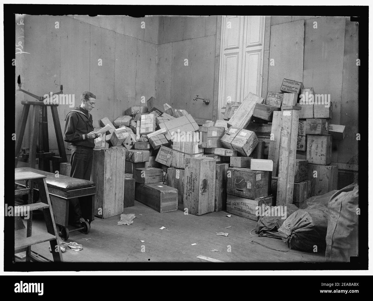 NAVY DEPARTMENT, U.S. STORES Stock Photo - Alamy