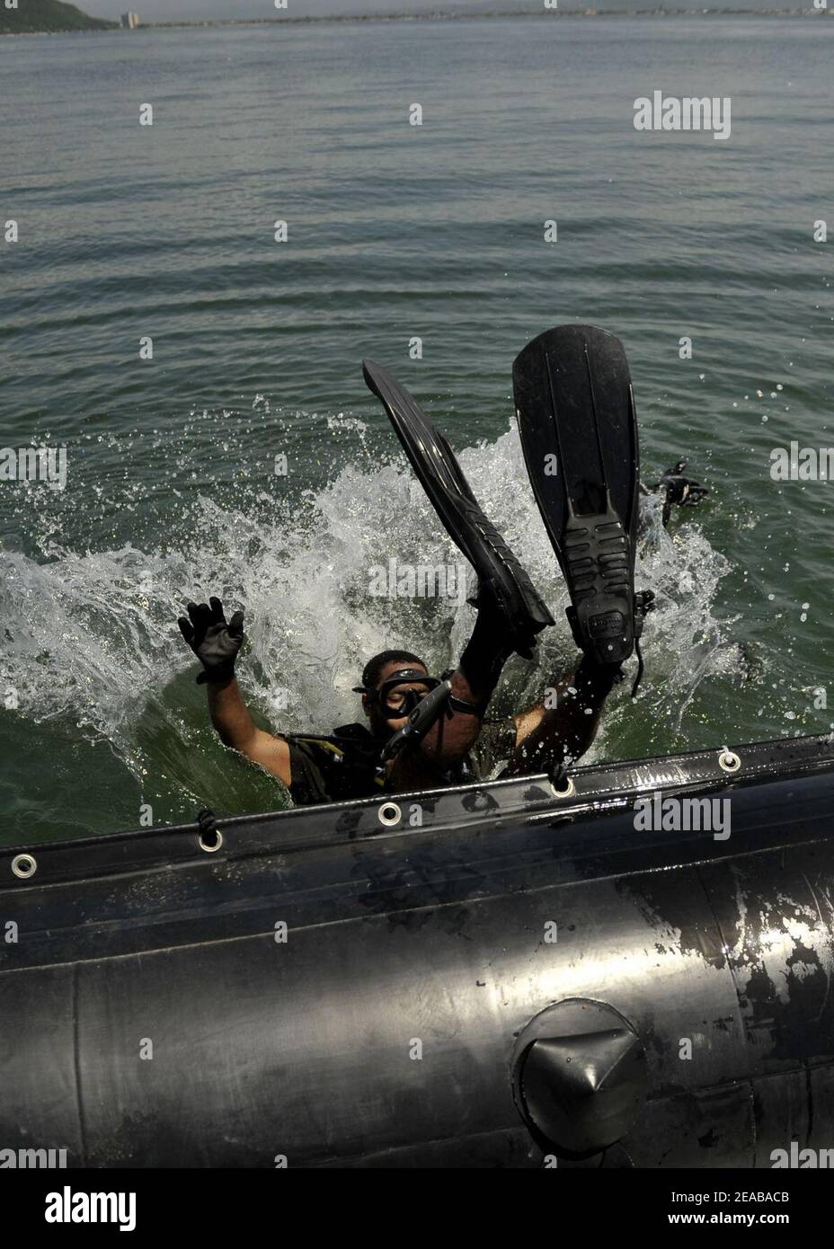 Navy dive southern partnership station hi-res stock photography and ...