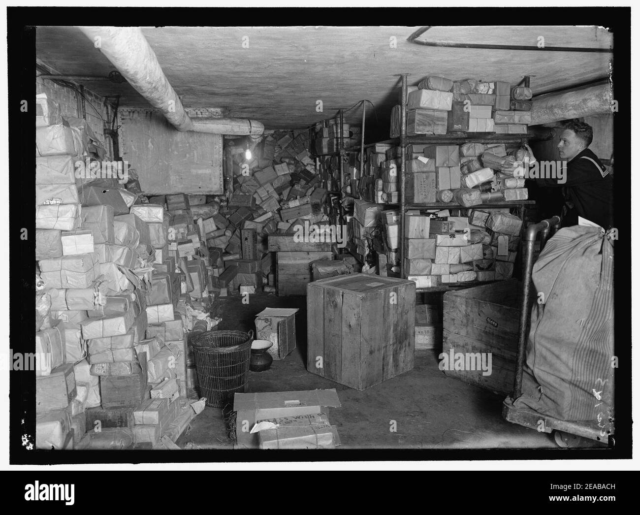 NAVY DEPARTMENT, U.S. STORES Stock Photo - Alamy