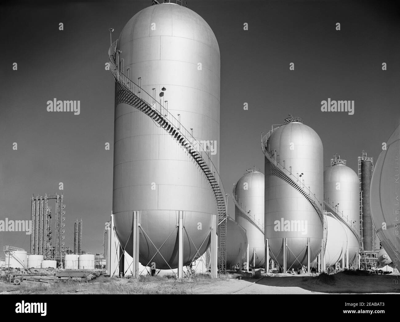 Petroleum refinery 1940s hi-res stock photography and images - Alamy