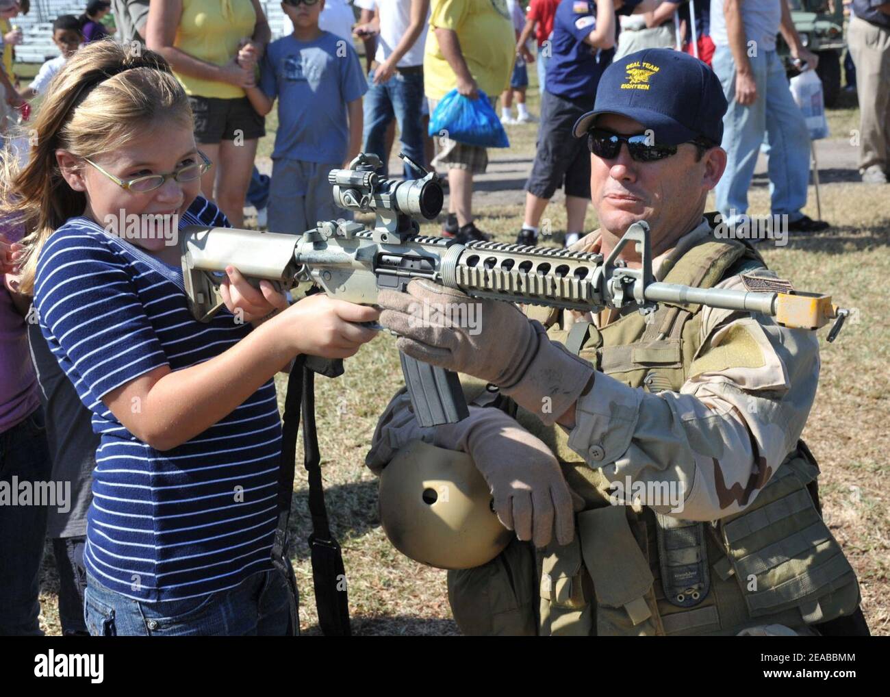 Navy SEALS demonstrate weapons, equipment Stock Photo - Alamy