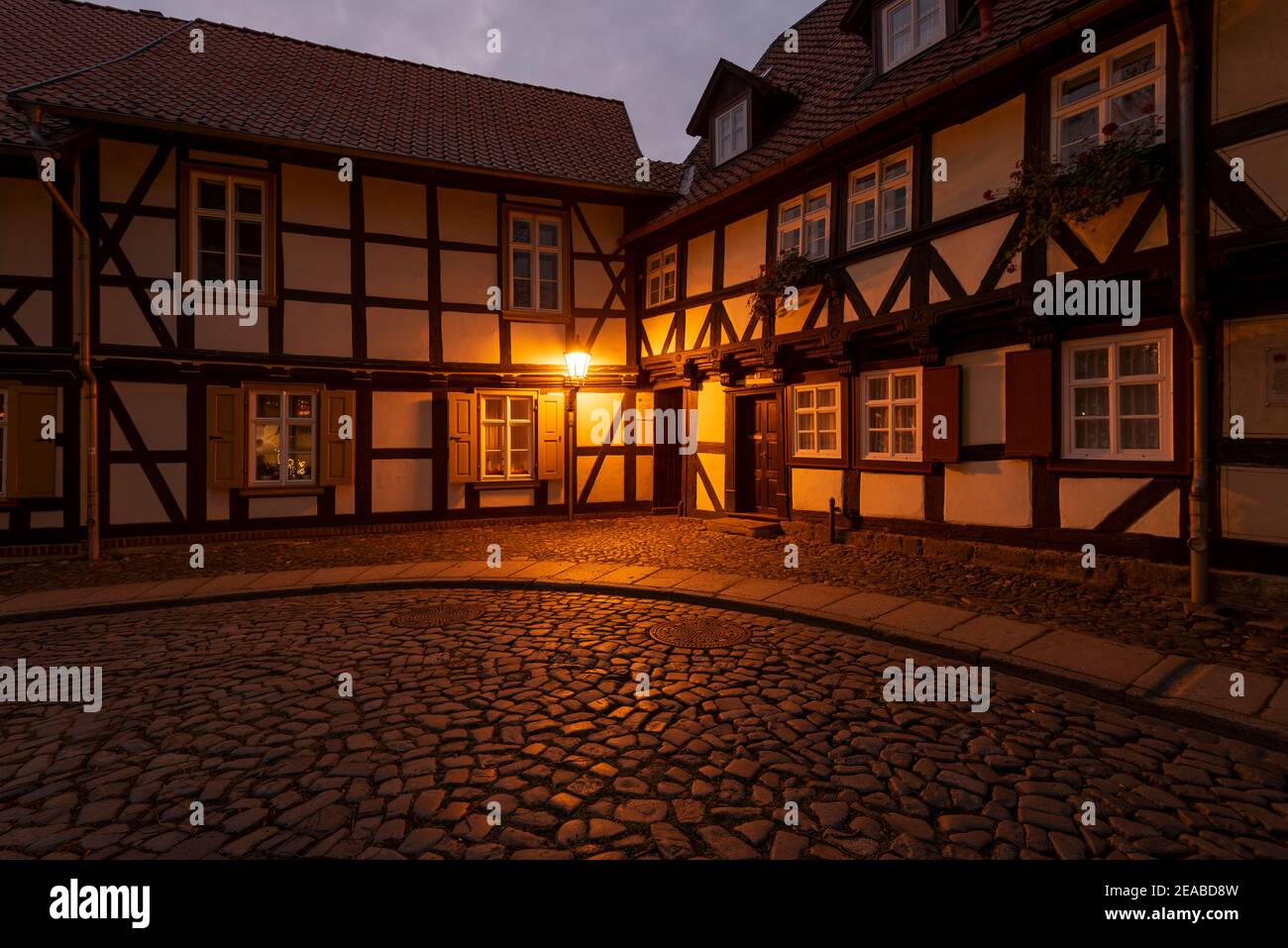 Vintage street lighting hi-res stock photography and images - Alamy