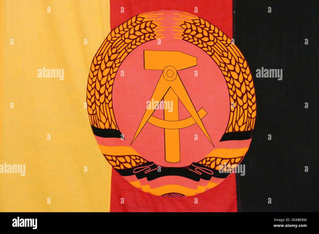 Ddr german flag symbol icon hi-res stock photography and images - Alamy