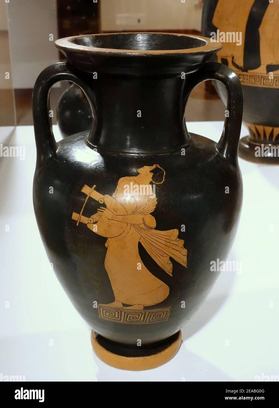 Attic red figure neck amphora hi-res stock photography and images - Alamy