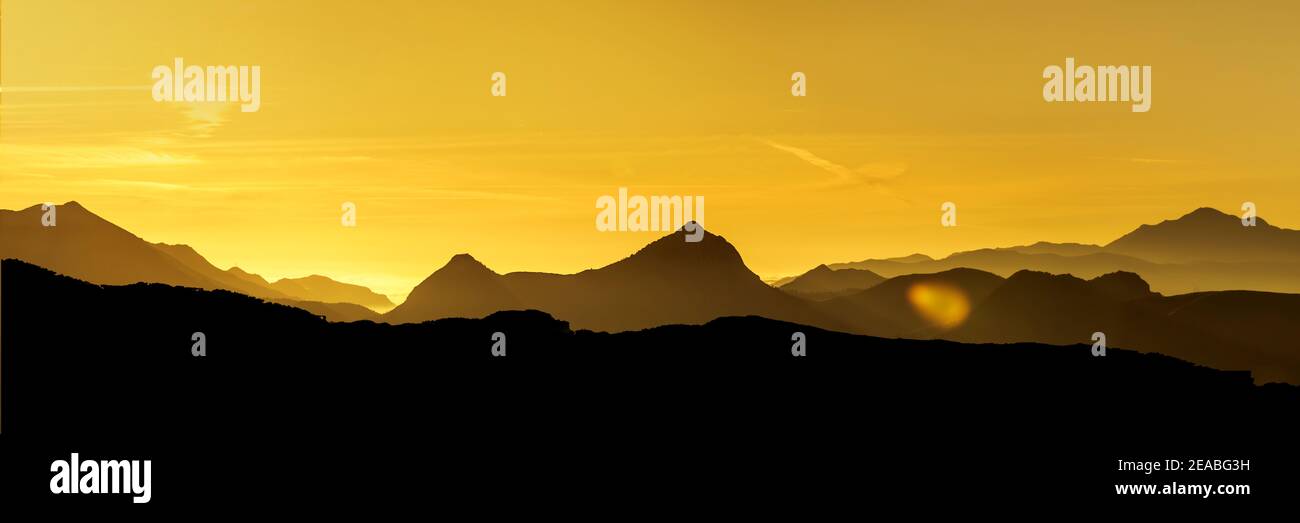 Golden sunrise over mountain peaks Stock Photo - Alamy