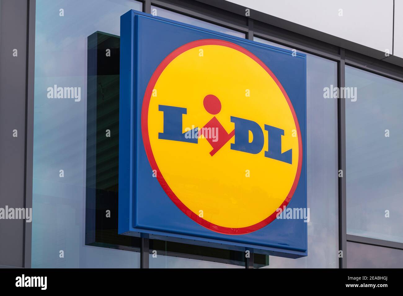 Lidl logo on the building of a Lidl branch in Wilhelmshaven, Lower ...