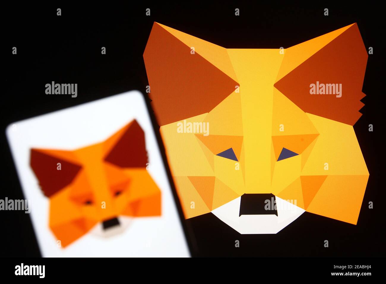 Metamask logo hi-res stock photography and images - Alamy