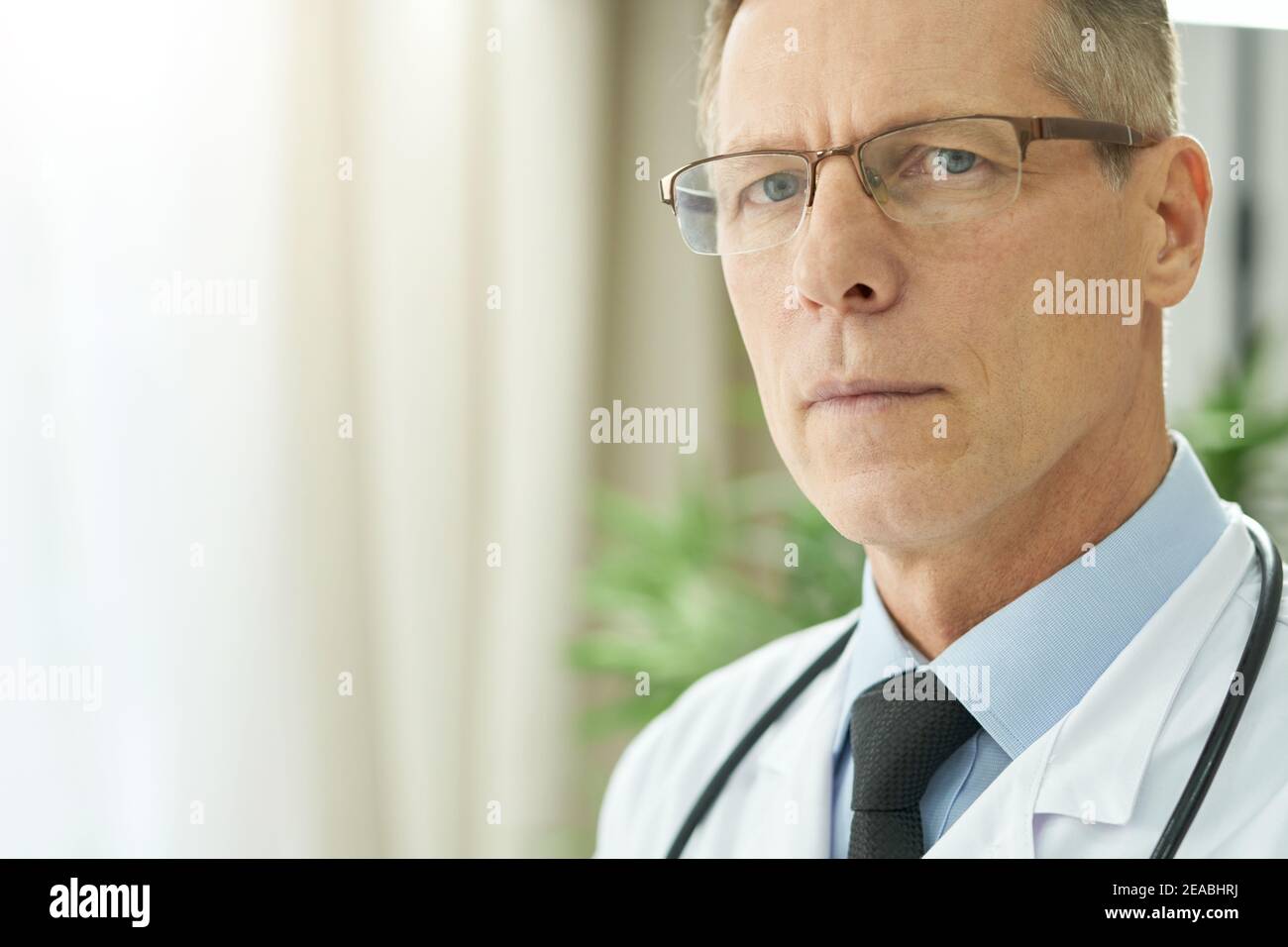 Good looking doctor hi-res stock photography and images - Alamy