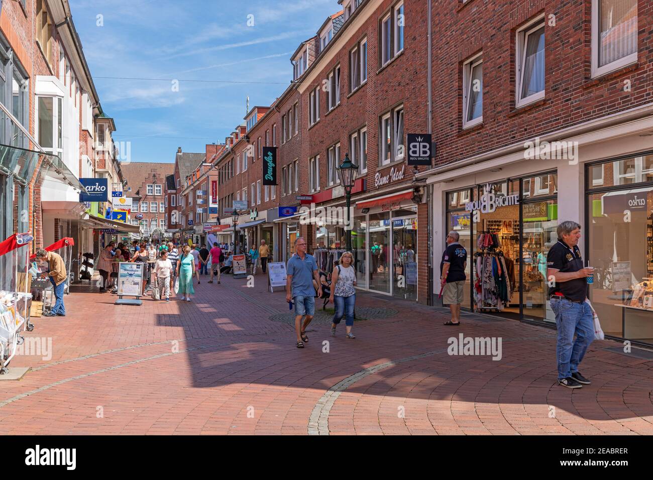 Pedestrian zone "Between Both Sielen", shopping street, Emden, East ...