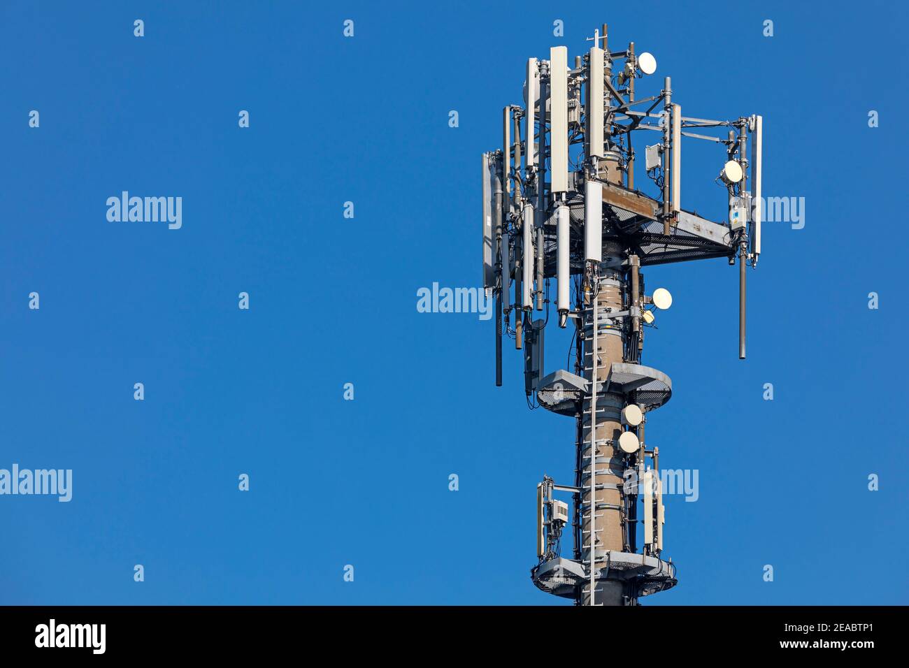 Radio mast symbol hi-res stock photography and images - Alamy