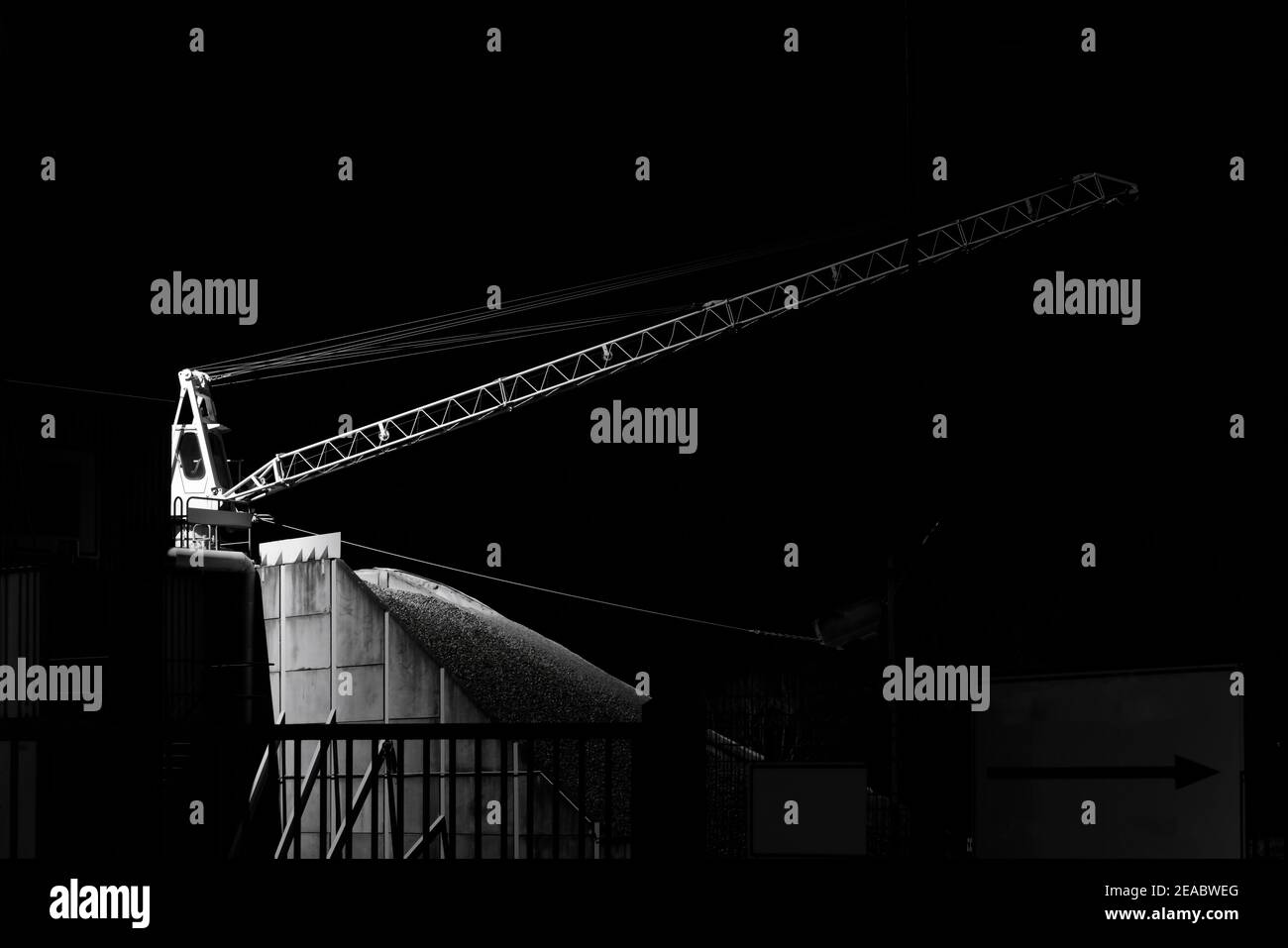 Crane shovel hi-res stock photography and images - Alamy