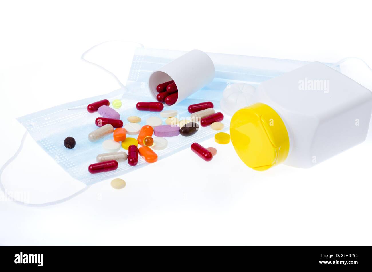Medical masks syringe capsules hi-res stock photography and images - Alamy