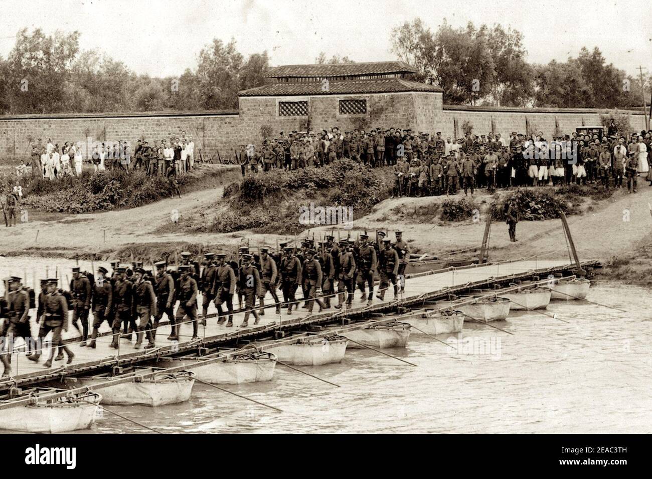 New army soldiers crossing the bridge Stock Photo - Alamy