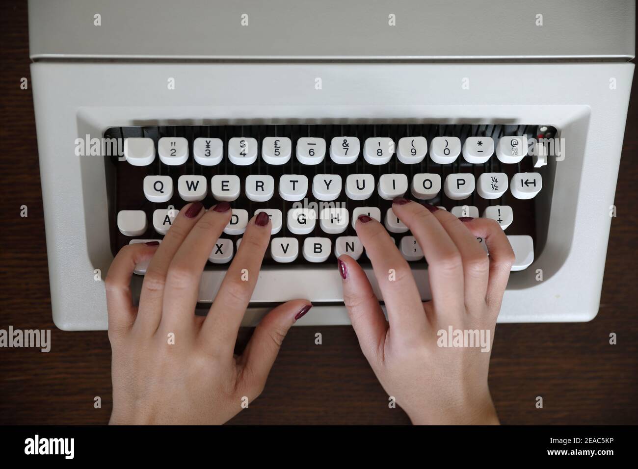 The Woman's Hands at The Typewriter Stock Photo - Alamy