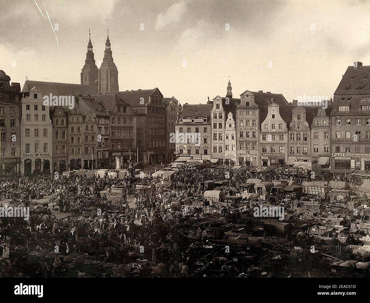 New Market Square, Plac Nowy Targ, Neumarkt in Wrocław Stock Photo - Alamy
