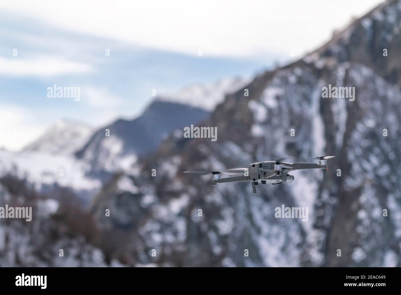 Quadcopter with camera hi-res stock photography and images - Alamy