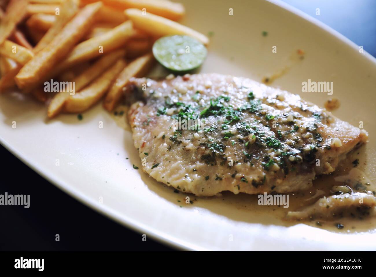 Fillet steak chips hi-res stock photography and images - Alamy