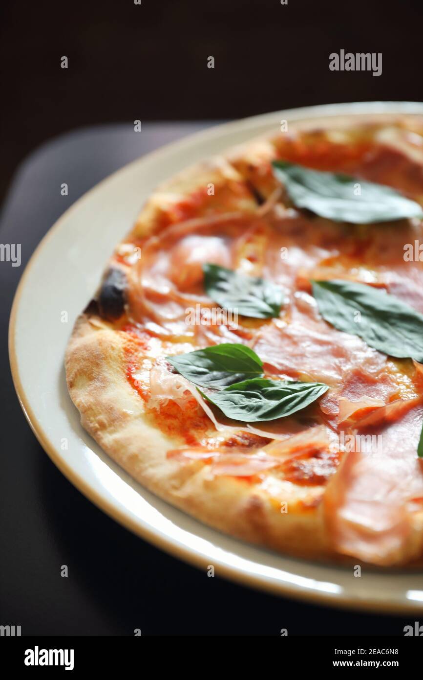 Parma ham pizza hi-res stock photography and images - Alamy