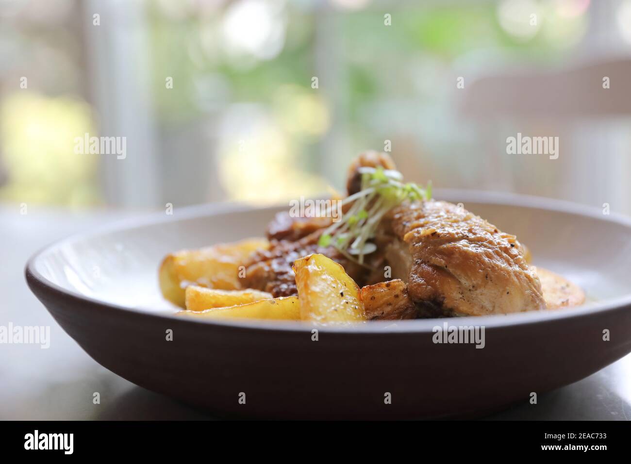 Roast chicken top view hi-res stock photography and images - Alamy