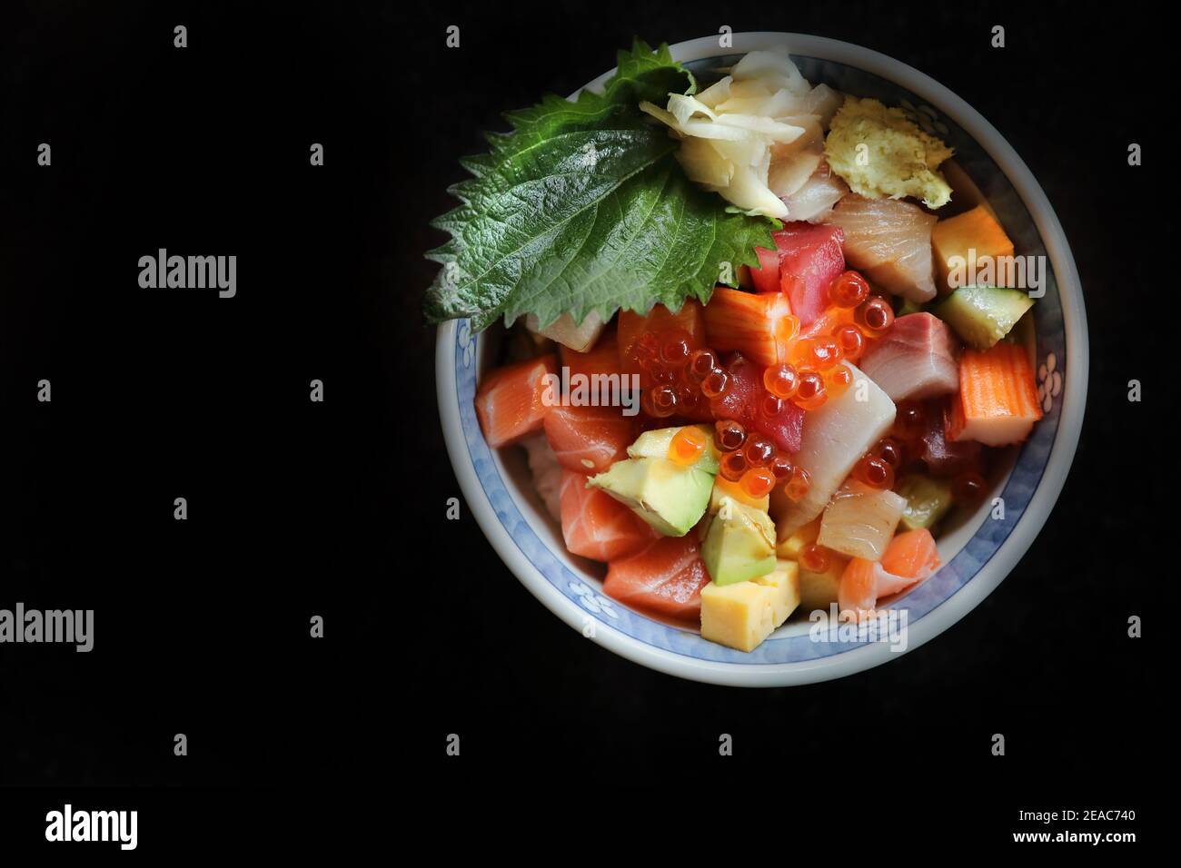 Mix sushi donburi in bowl , Japanese food Stock Photo - Alamy