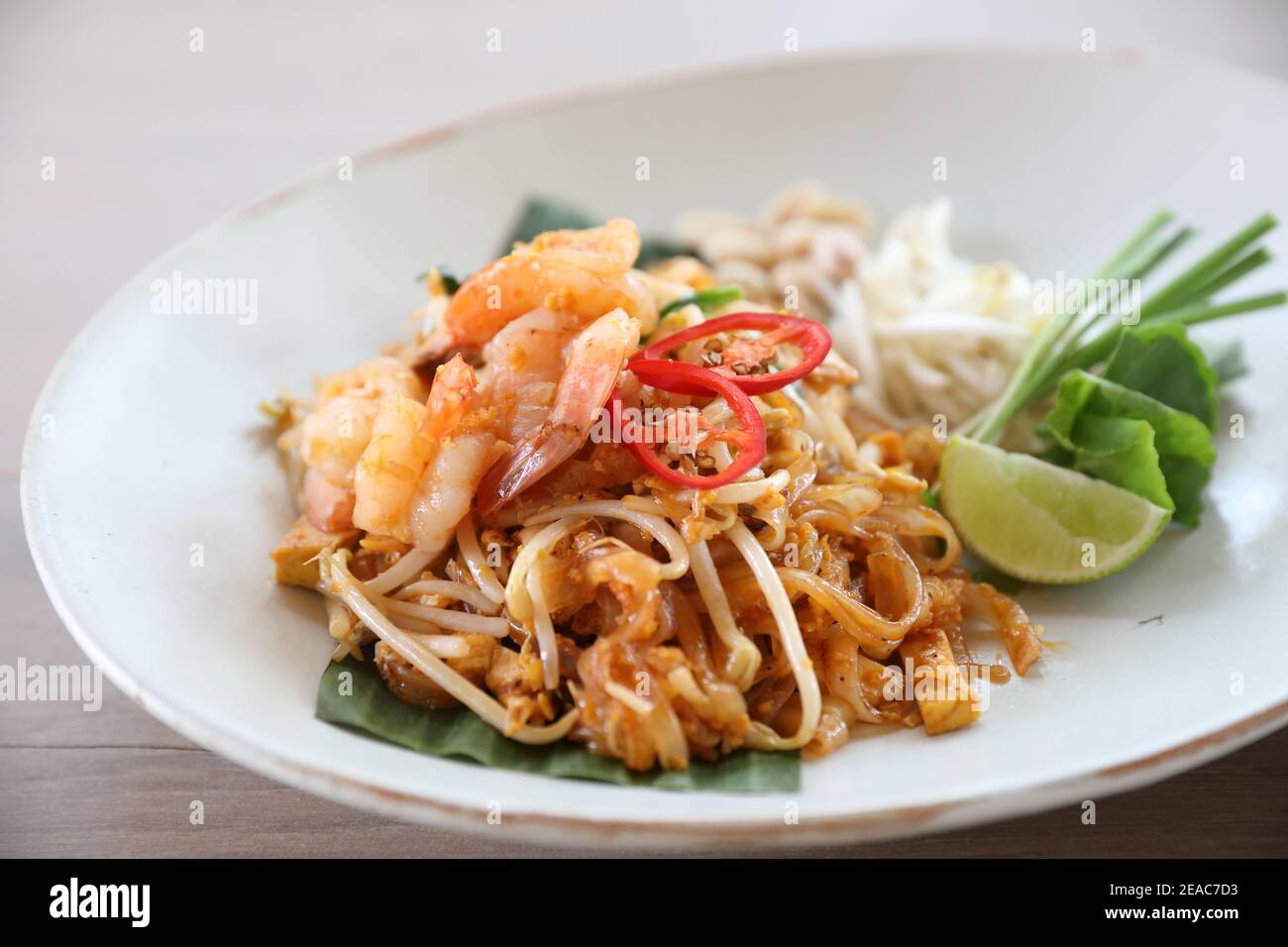 Serving thai street food hi-res stock photography and images - Alamy
