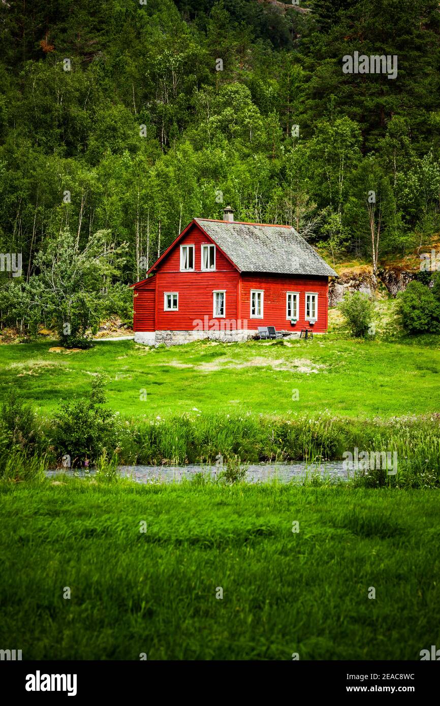 Red wood wooden house houses hi-res stock photography and images - Alamy