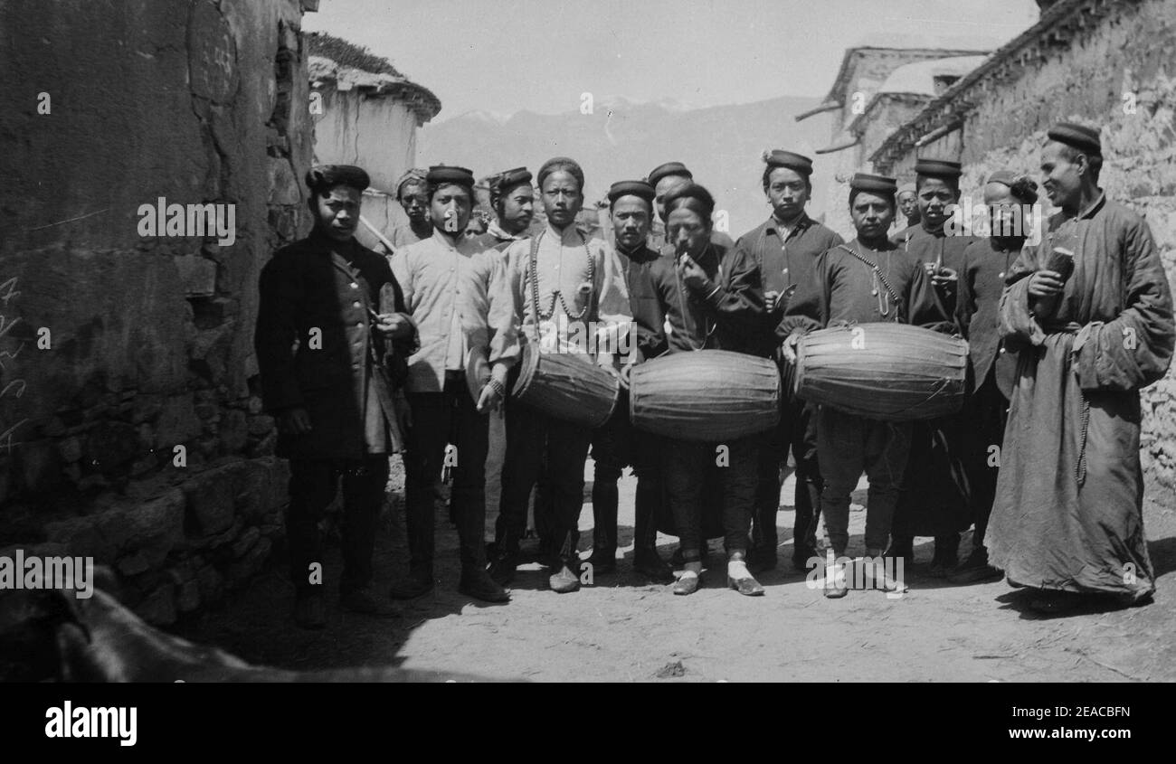 Newars in Lhasa with drums Stock Photo - Alamy